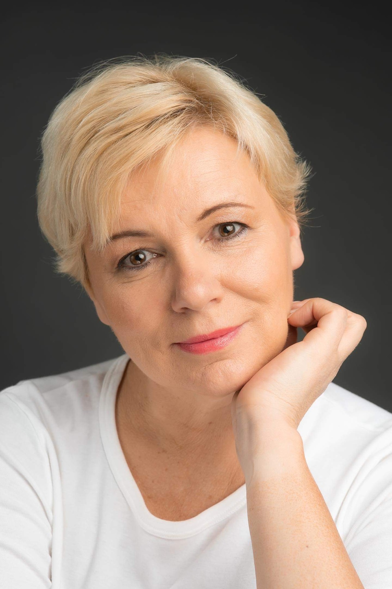 KOLM KUUD JA KÕIK. ELVA GÜMNAASIUMI DIREKTOR LAHKUB AMETIST - ELVA UUDISED