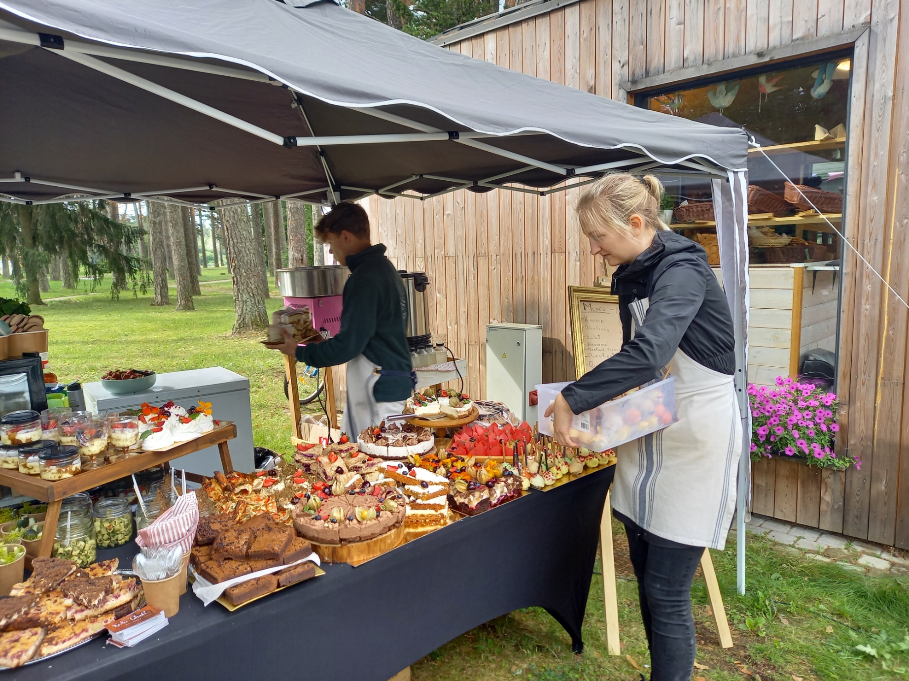 "KOOKI TAHAD?" TEGI KOHVIKUTEPÄEVAL OTSAD LAHTI, ÜLEJÄÄNUD JUST ...